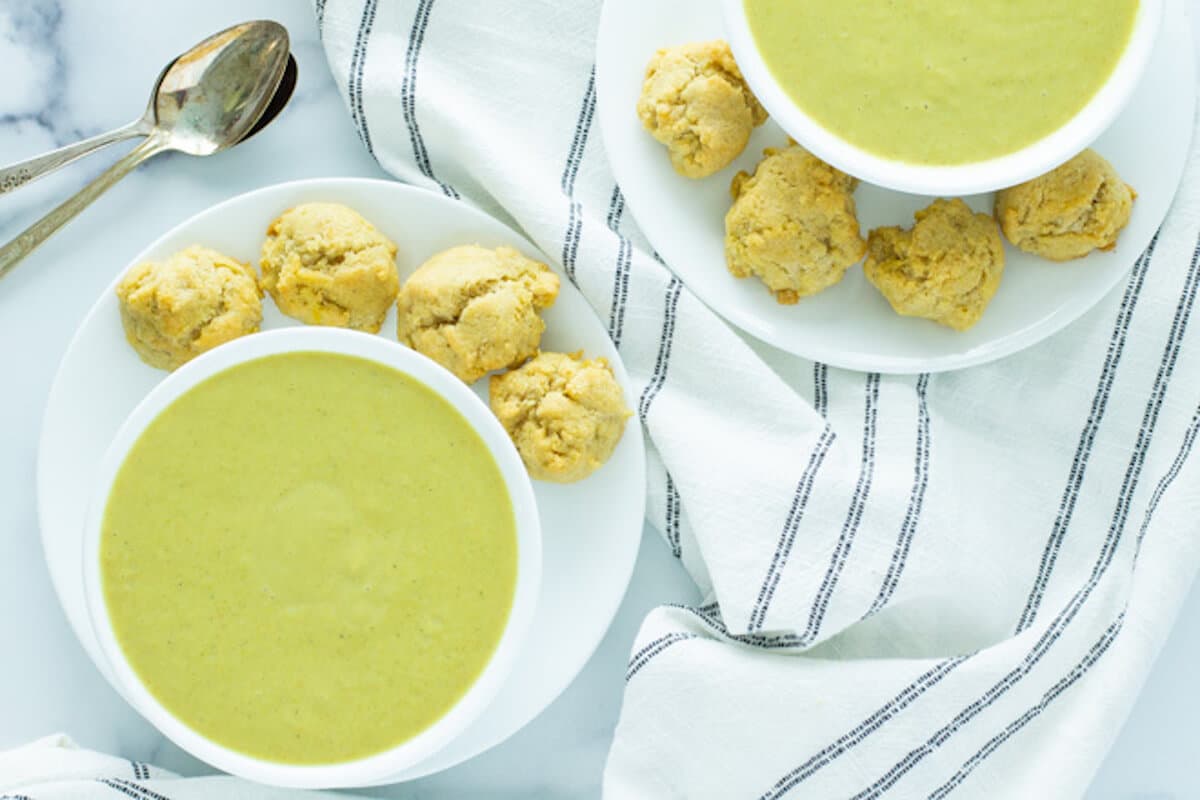 Curried Cauliflower Soup Recipe w/ Apples (Meal Prep Soup!)