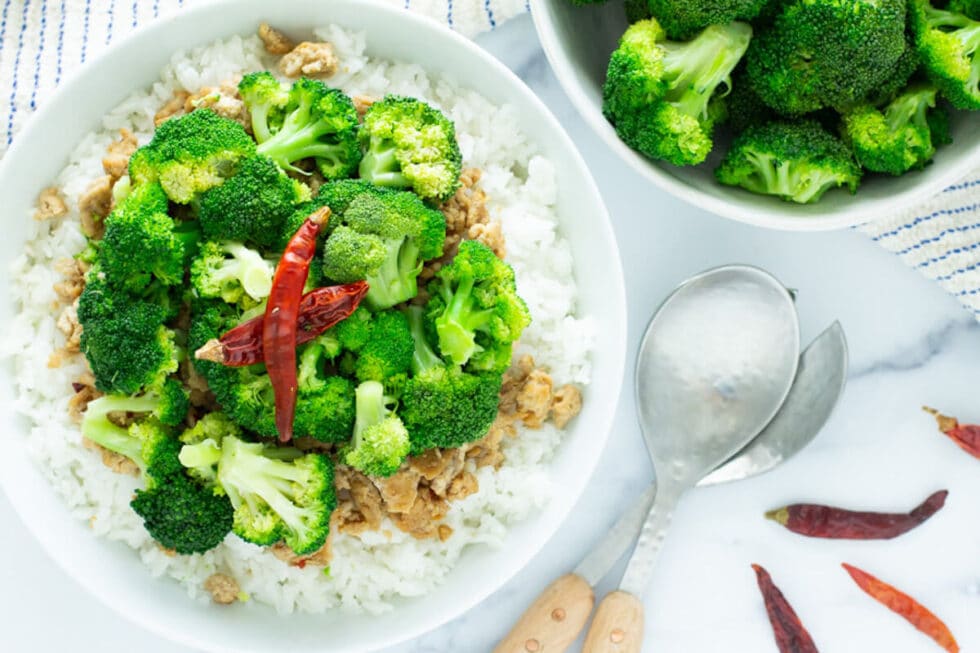 Firecracker Ground Chicken with Chili Sauce, Broccoli & Rice
